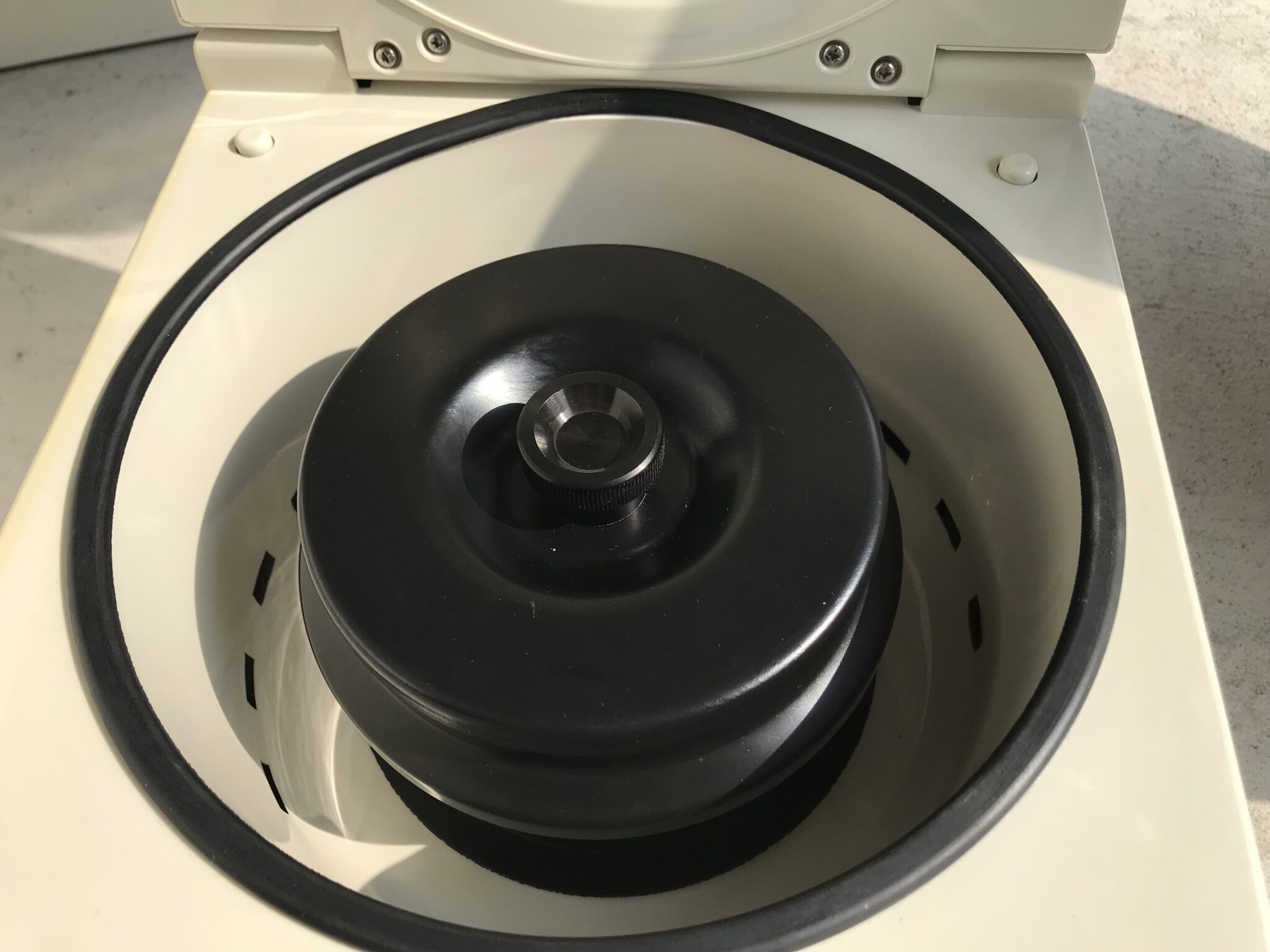 IUCHI(アズワン)/CNM-2000/卓上遠心器 | 中古機器